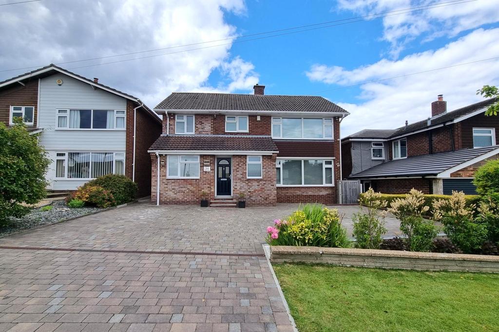MILLER DRIVE, FAREHAM 5 bed detached house - £625,000