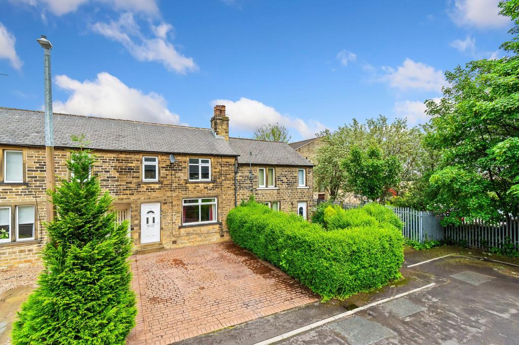 Hollin Avenue, Huddersfield, HD3 3 bed terraced house - £189,950