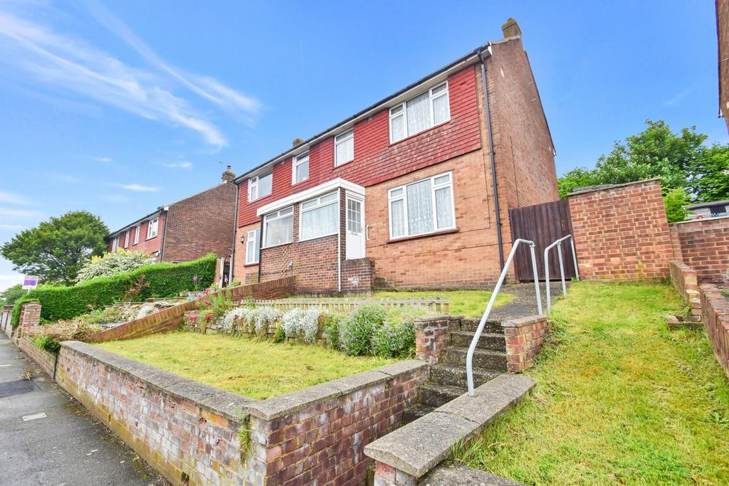 Hurstwood Chatham Me5 3 Bed Semi Detached House £300 000