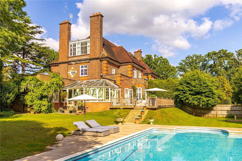 Leigh Court Close, Cobham, KT11 4 bed end of terrace house - £2,000,000