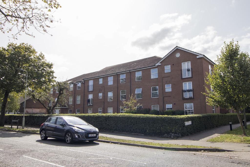 Bridge Court, Bridge Road East 2 bed apartment for sale - £245,000