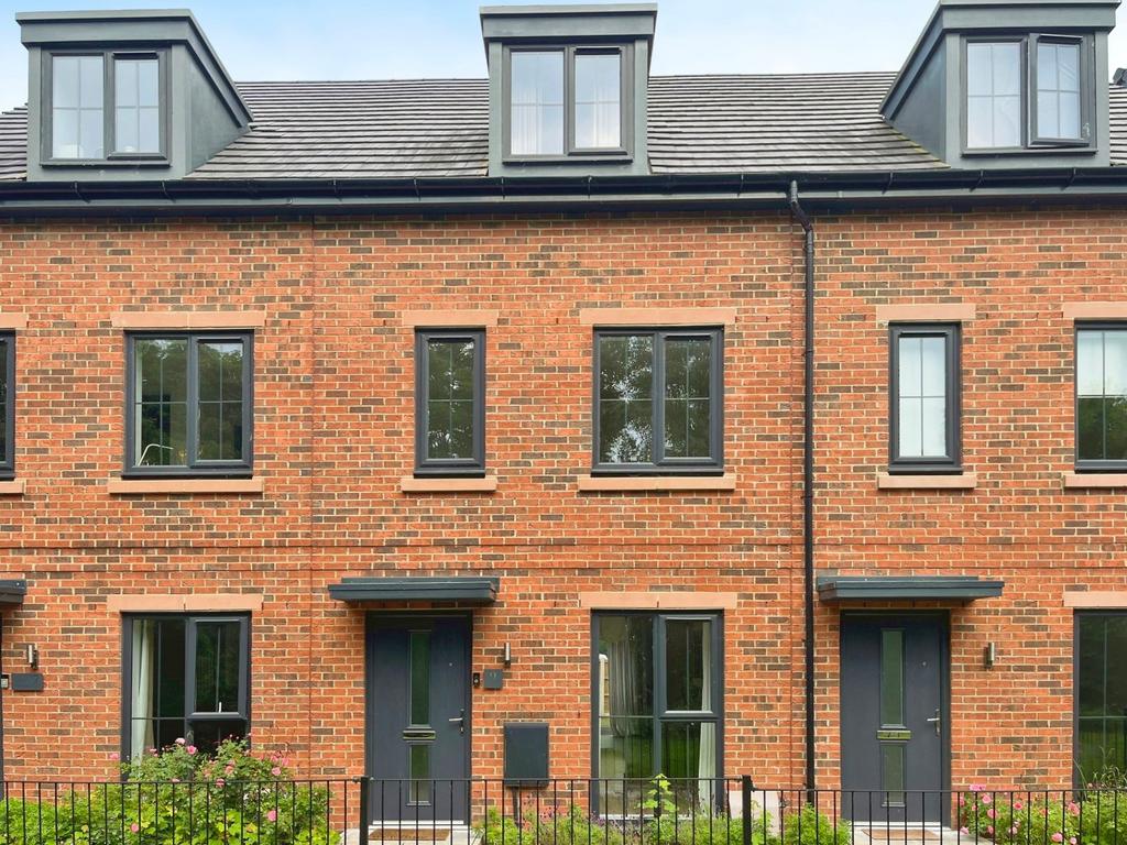 Salford, Greater Manchester M7 3 bed terraced house for sale - £325,000