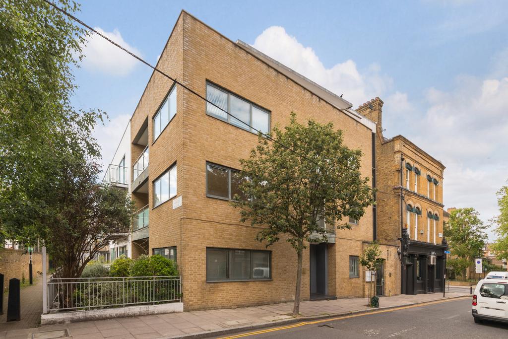 Sheringham Road, Islington, London 3 bed flat - £750,000