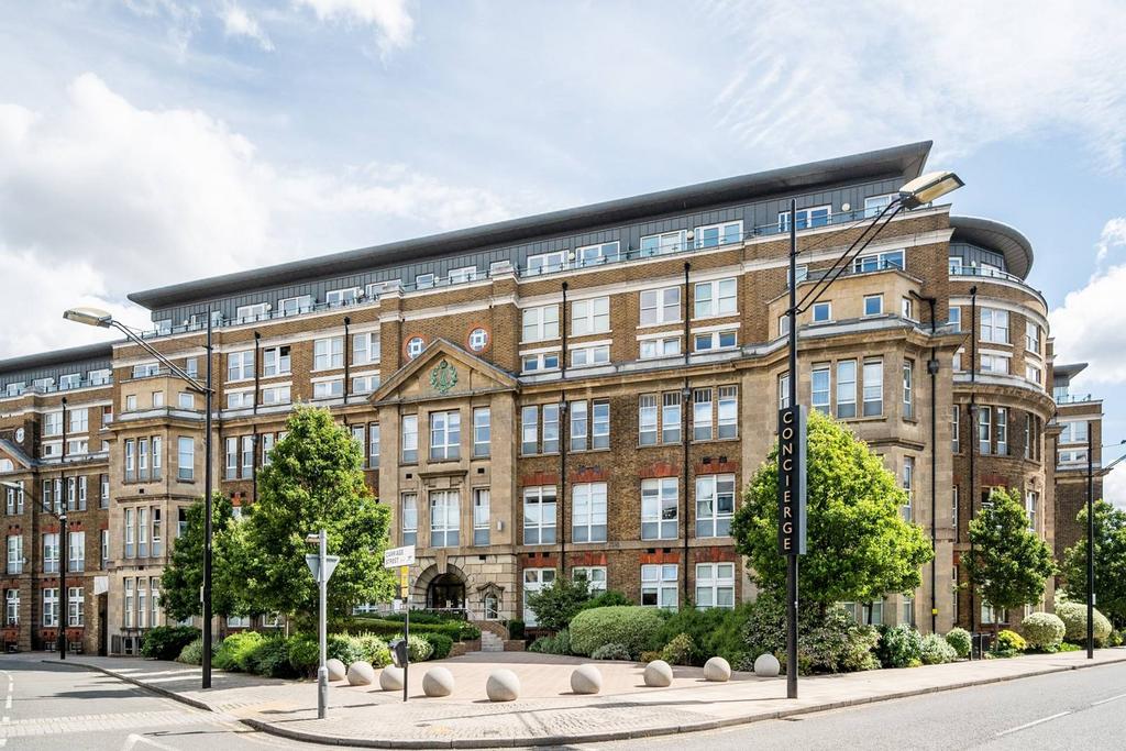Building 22, Woolwich Riverside... 2 bed flat - £415,000
