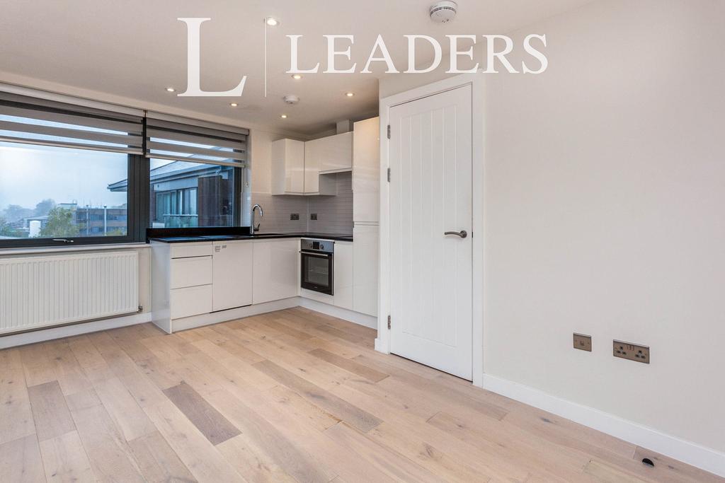 Horsham Gates, Horsham 1 bed flat - £1,100 pcm (£254 pw)