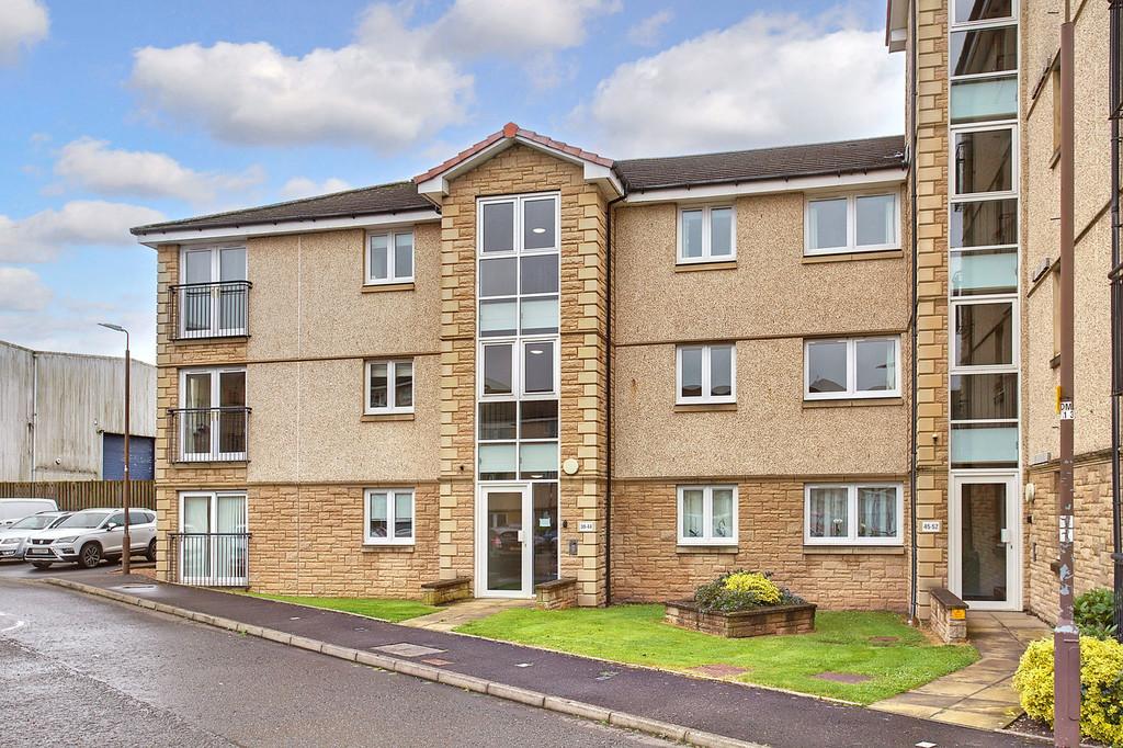 Newlands Court, Bathgate 2 bed flat for sale - £119,000