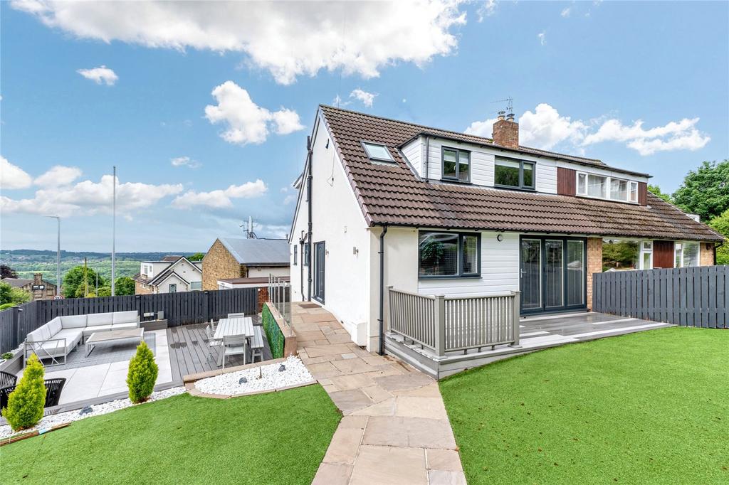Well Close, Rawdon, Leeds, West... 4 bed bungalow - £465,000