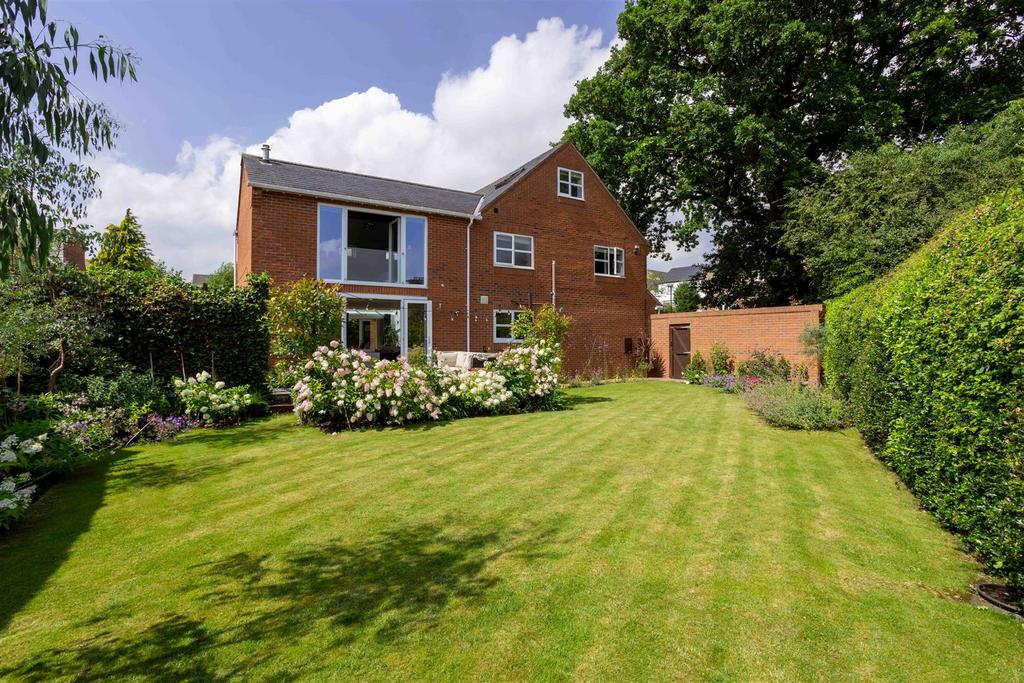Milne Court, Leeds LS15 5 bed detached house - £825,000
