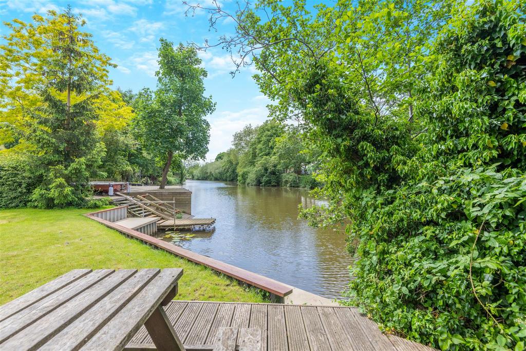 College Avenue, Maidstone 5 bed detached house - £850,000