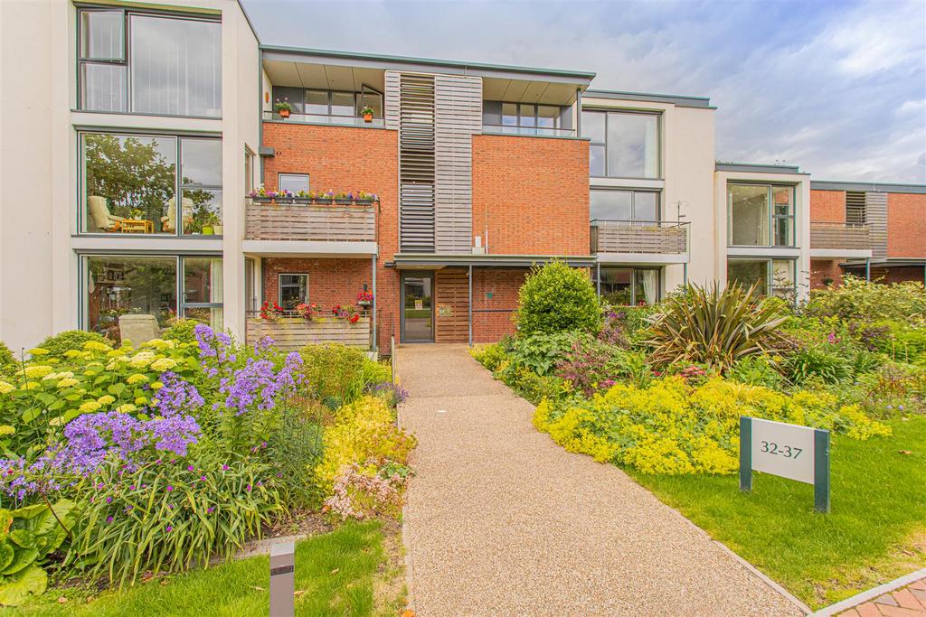 35 Birch Close, Wadswick Green 2 bed retirement property - £395,000