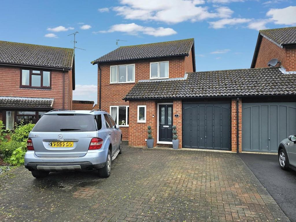 The Range, Highnam 3 bed link detached house - £345,000