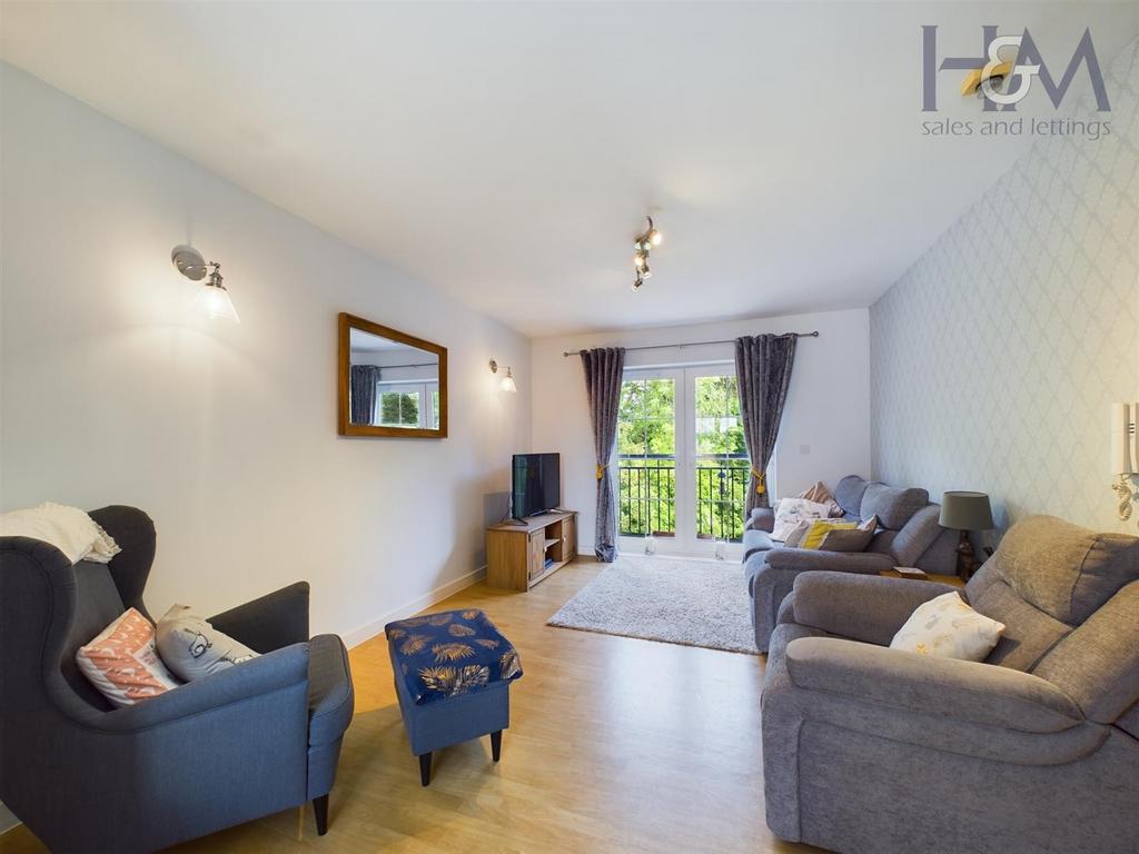 Priestley Road, Stevenage 2 bed apartment - £240,000