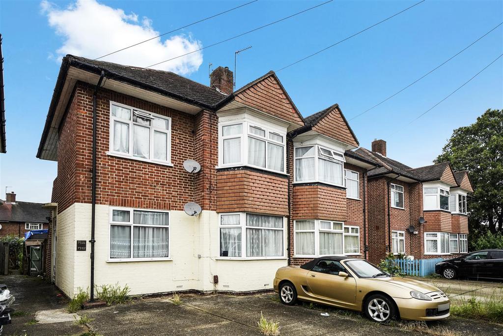 Amesbury Road, Feltham TW13 2 bed maisonette - £280,000