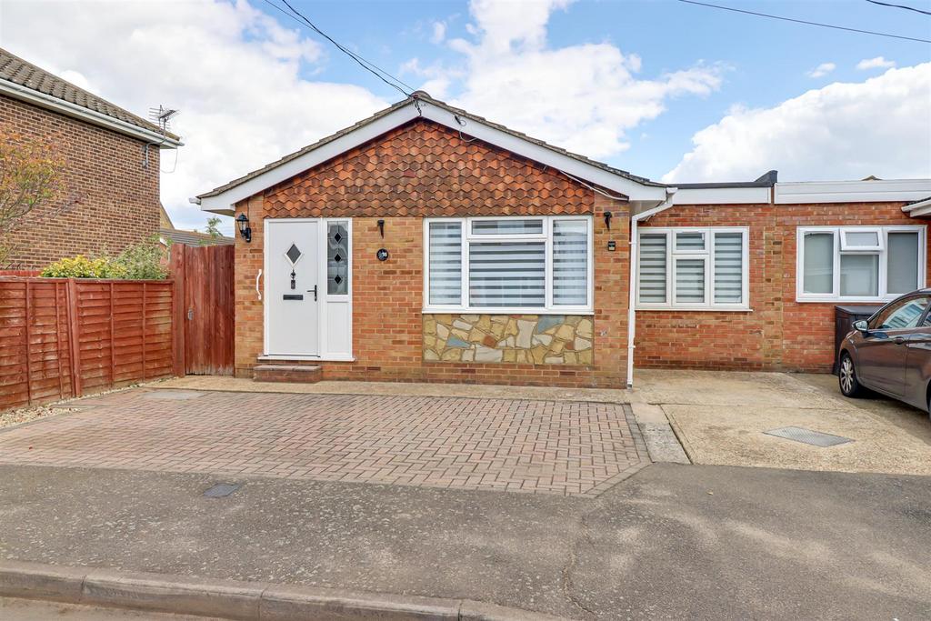 Waalwyk Drive, Canvey Island SS8 2 bed semi-detached bungalow - £290,000
