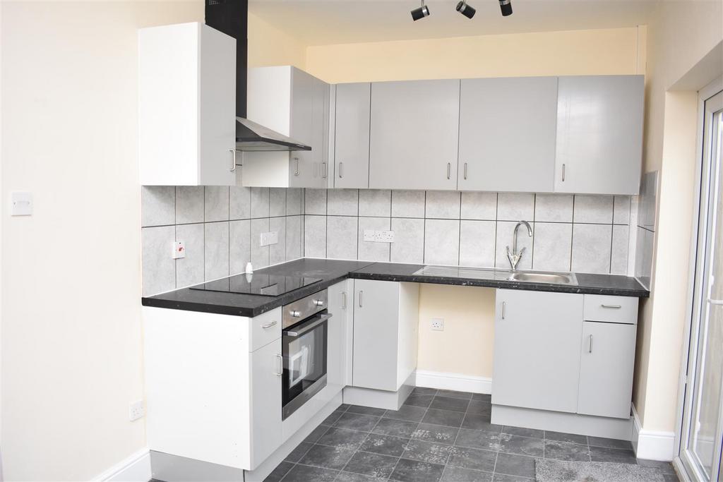 Stoneley Avenue, Crewe 2 bed terraced house - £750 pcm (£173 pw)