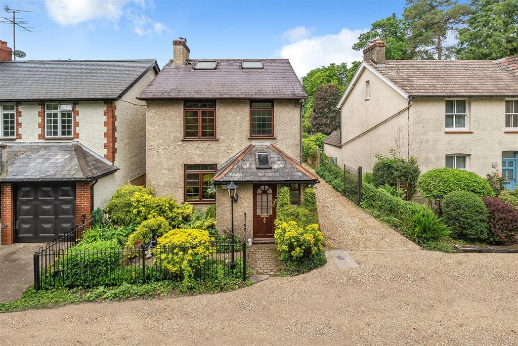 Passfield Common, Passfield, Liphook 3 bed detached house - £599,950
