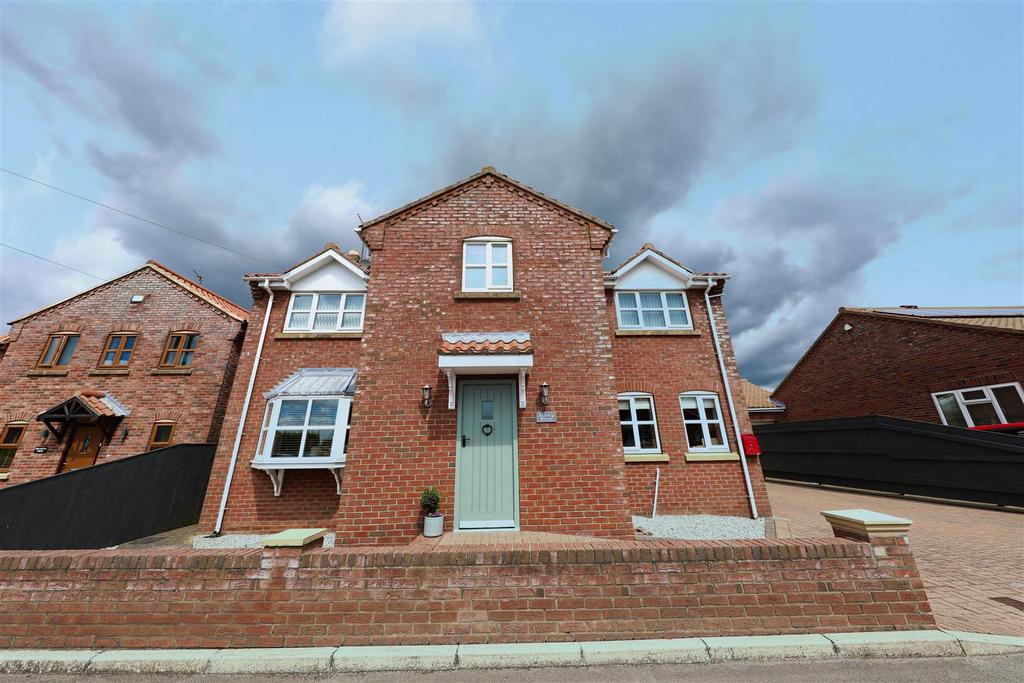 Pitt Lane, Ryehill, Hull 3 bed detached house for sale - £340,000