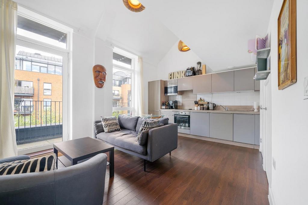 Milles Square, SW9 2 bed flat - £550,000