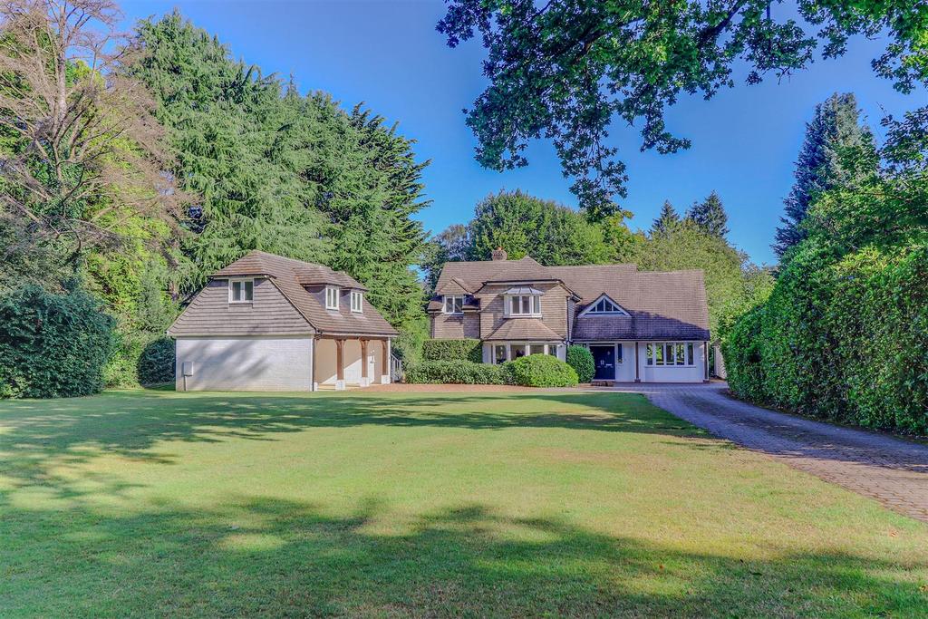 Mark Way, Godalming GU7 6 bed house - £5,950 pcm (£1,373 pw)