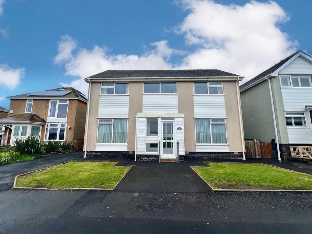Queens Promenade, Cleveleys FY5 4 bed detached house - £350,000