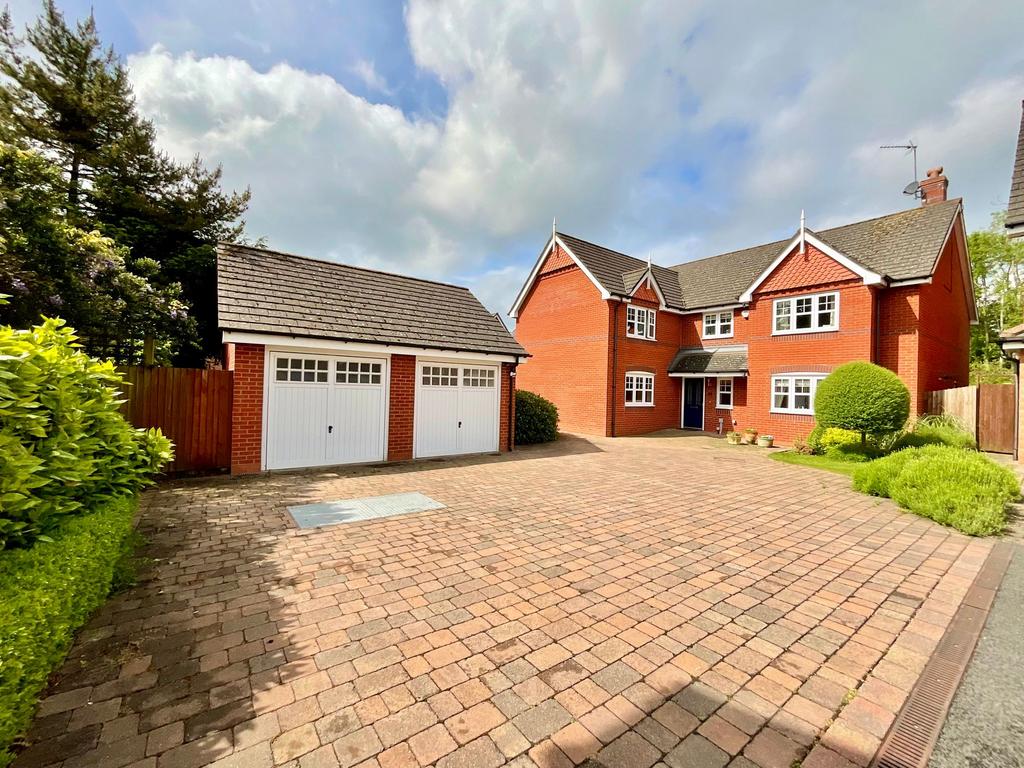 Oulton Grove, Stone, ST15 4 bed detached house - £825,000