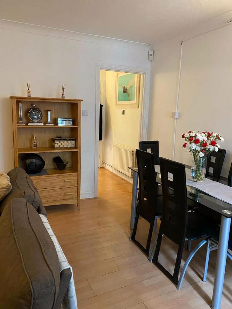 Oxley Close, London SE1 4 bed terraced house - £3,899 pcm (£900 pw)