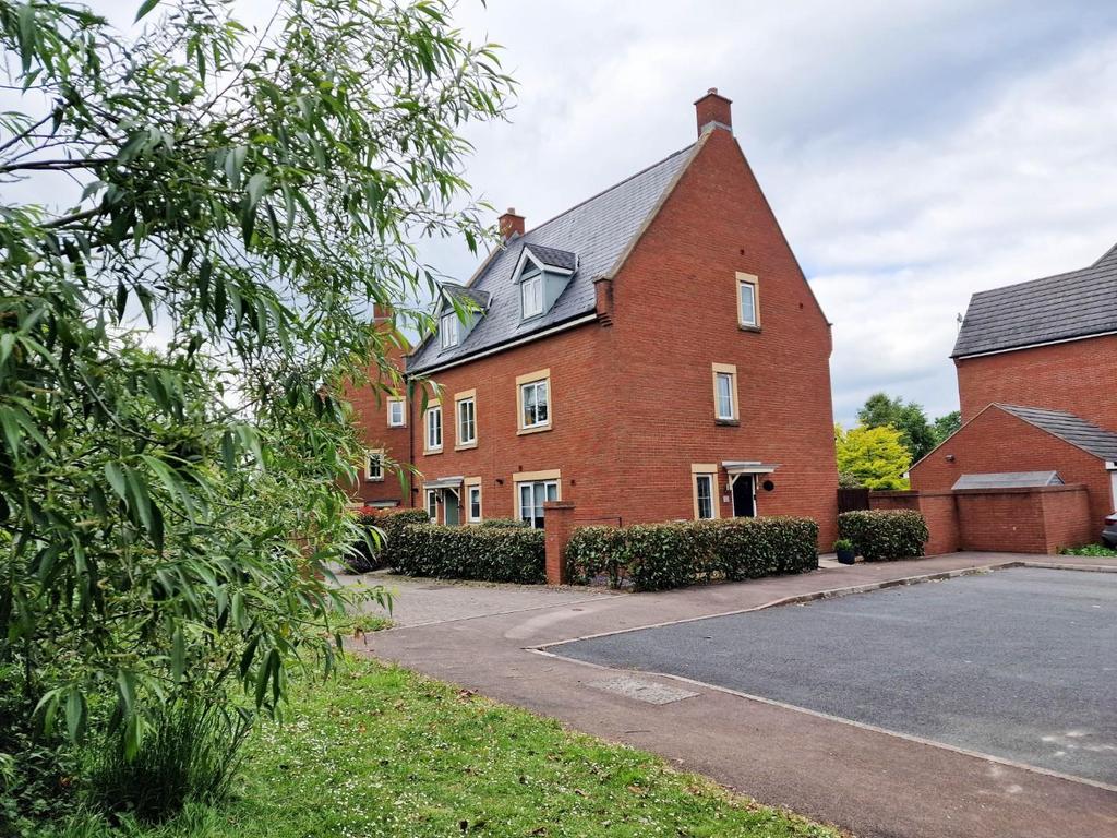 Ruardean Drive, Tuffley, Gloucester, GL4 3 bed semi-detached house - £ ...