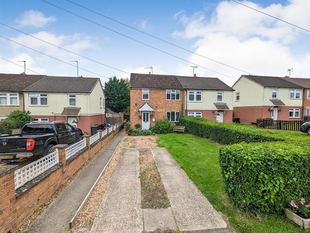 Lyveden Road, Kettering NN14 3 bed semi-detached house - £240,000