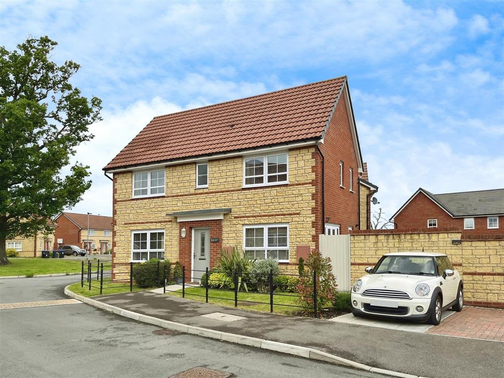 Walnut Drive, Chippenham SN15 3 bed detached house - £355,000