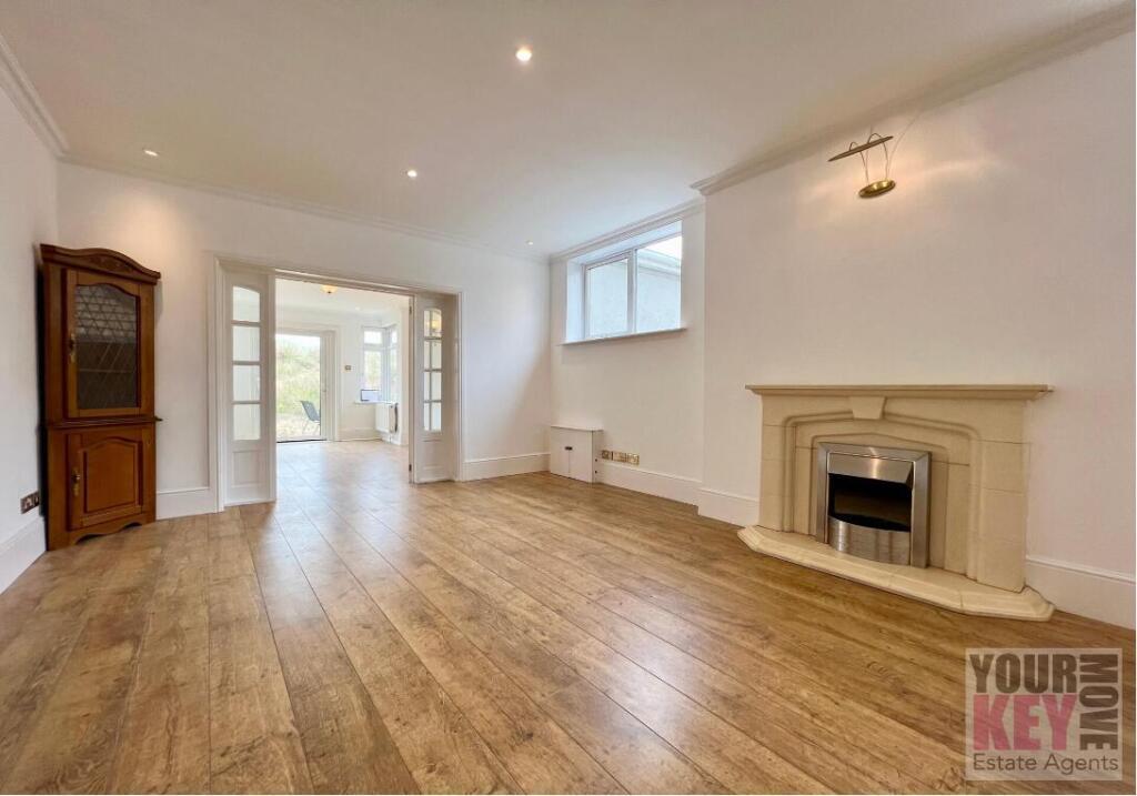 Greatstone, New Romney, Kent TN28 8NP 6 bed flat for sale - £800,000
