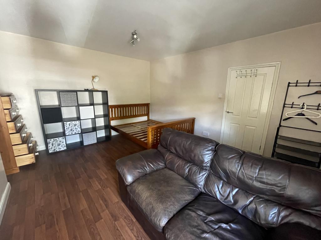 Chesterfield Road, Dronfield, S18 2XA Studio - £475 pcm (£110 pw)