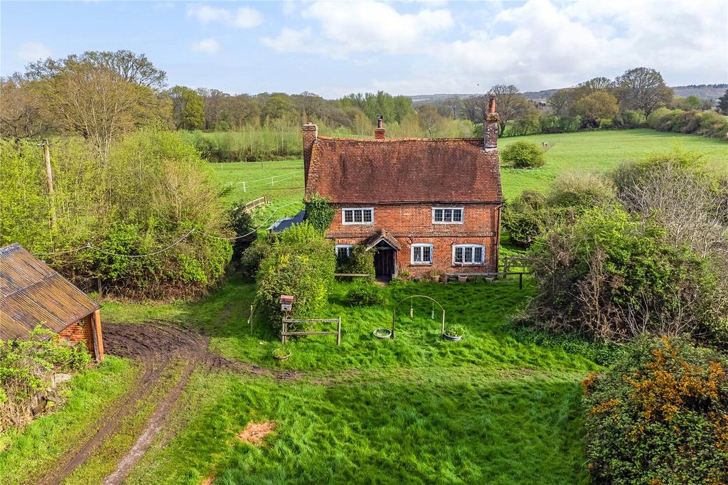 The Slade, Bucklebury, Reading... 3 bed equestrian property - £1,100,000