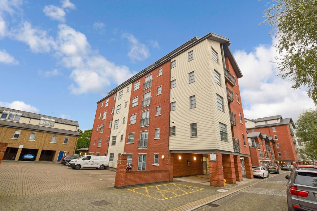 Rotary Way, Colchester, Essex, CO3 1 bed apartment - £795 pcm (£183 pw)