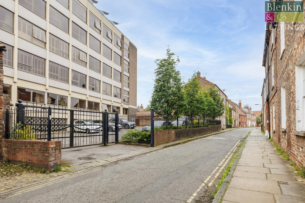Biba House, St. Saviours Place, York... 1 bed flat - £1,150 pcm (£265 pw)