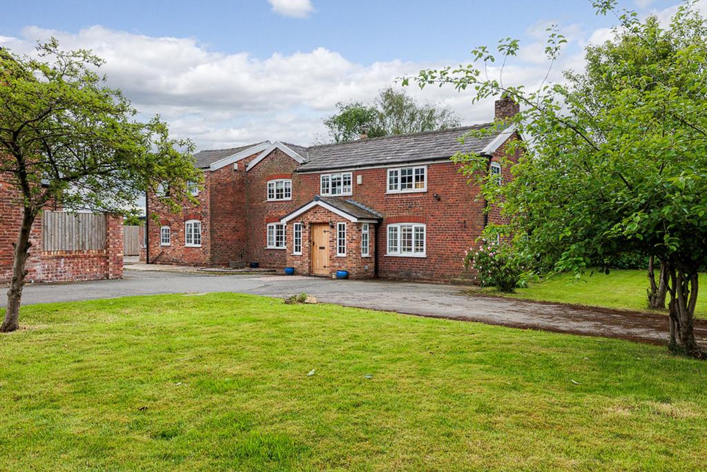 Moss Lane, Over Tabley, WA16 6 bed equestrian property for sale - £ ...