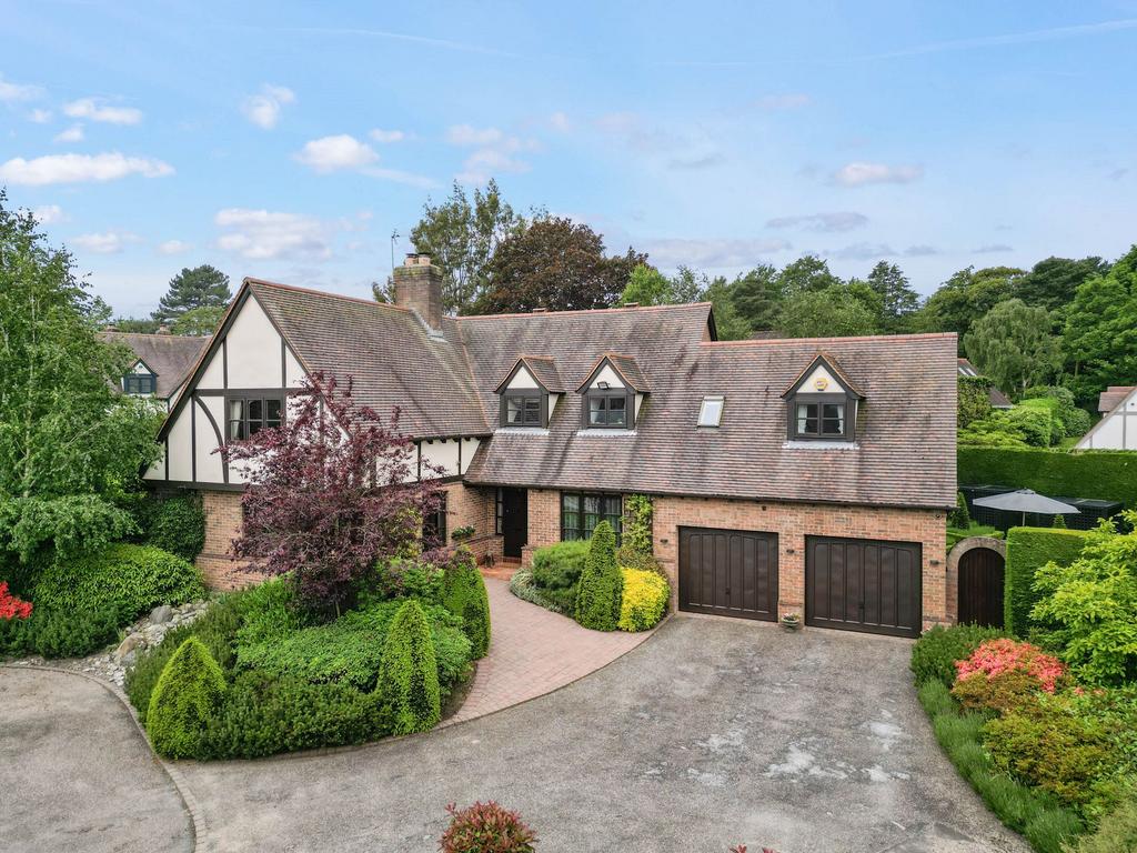 Field Lane, Appleton, WA4 4 bed detached house - £999,995