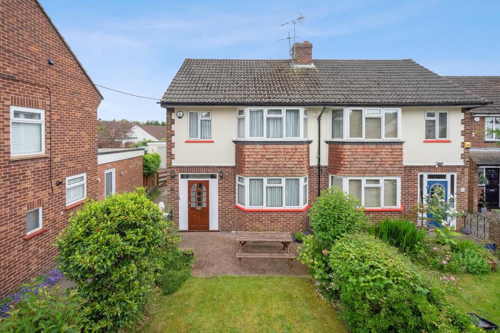 Iverdale Close, Iver SL0 3 bed semi-detached house - £525,000