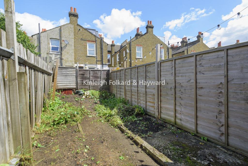 Renmuir Street London SW17 3 bed flat - £2,700 pcm (£623 pw)
