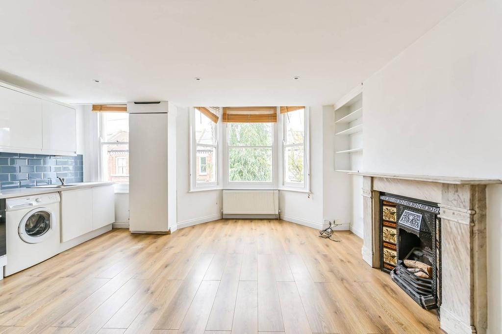 Stormont Road, Clapham Common North... 2 bed flat for sale - £725,000