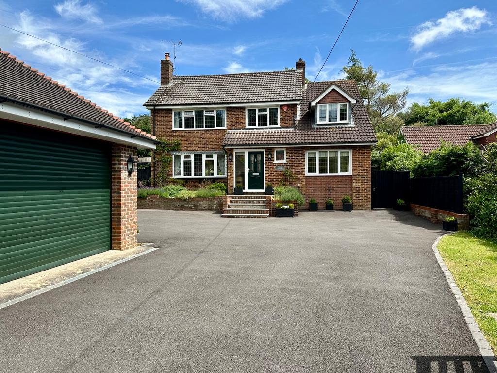 Grosvenor Road, Medstead, Alton... 4 bed detached house for sale - £ ...