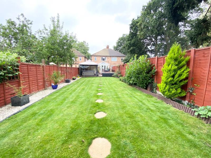 Green Lane, Addlestone KT15 3 bed semi-detached house - £2,300 pcm (£ ...