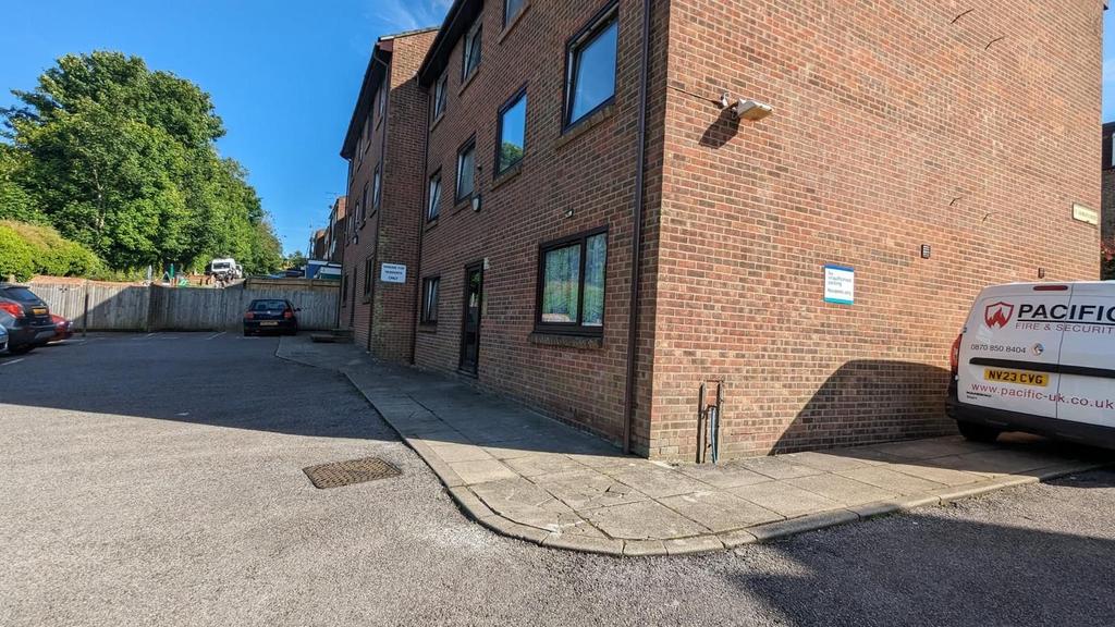 St. Georges Court, Hillside Road, Dover 1 bed flat - £745 pcm (£172 pw)