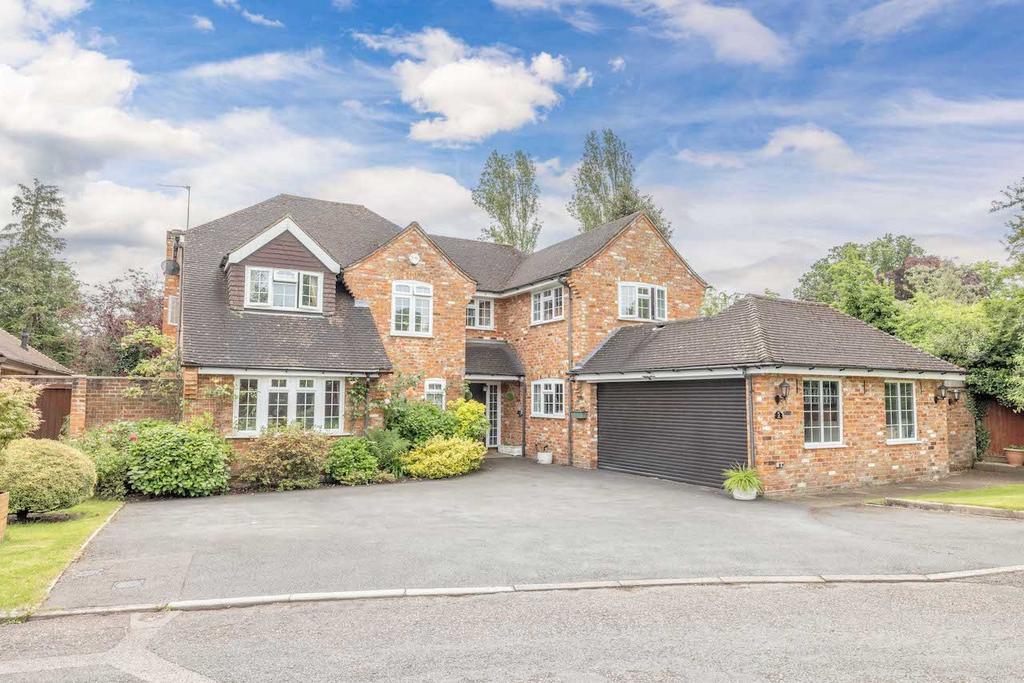 Temple Way, Farnham Common SL2 5 bed detached house - £1,395,000
