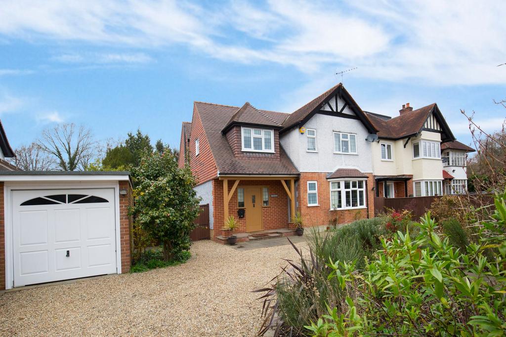 Blundel Lane, Stoke D'abernon, KT11 4 bed detached house - £4,000 pcm ...