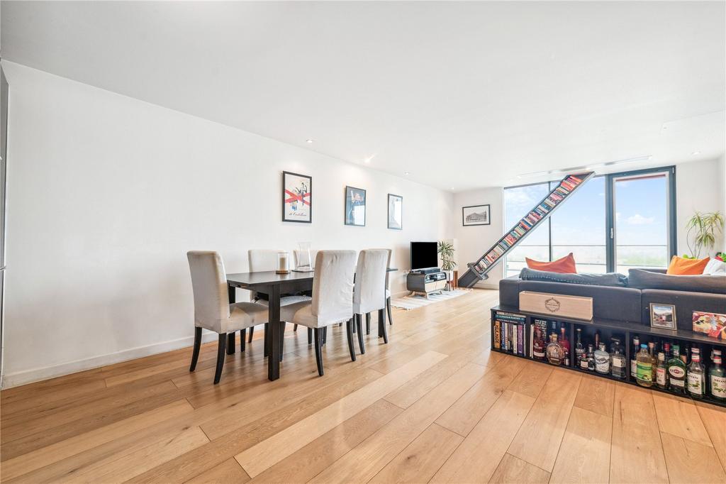 St. John's Hill, SW11 2 bed apartment for sale - £875,000