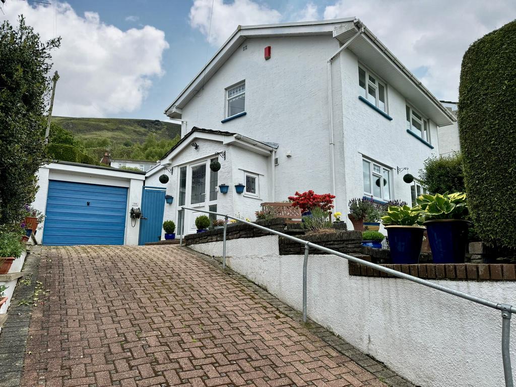 Troedyrhiw, Merthyr Tydfil CF48 4 bed detached house - £270,000