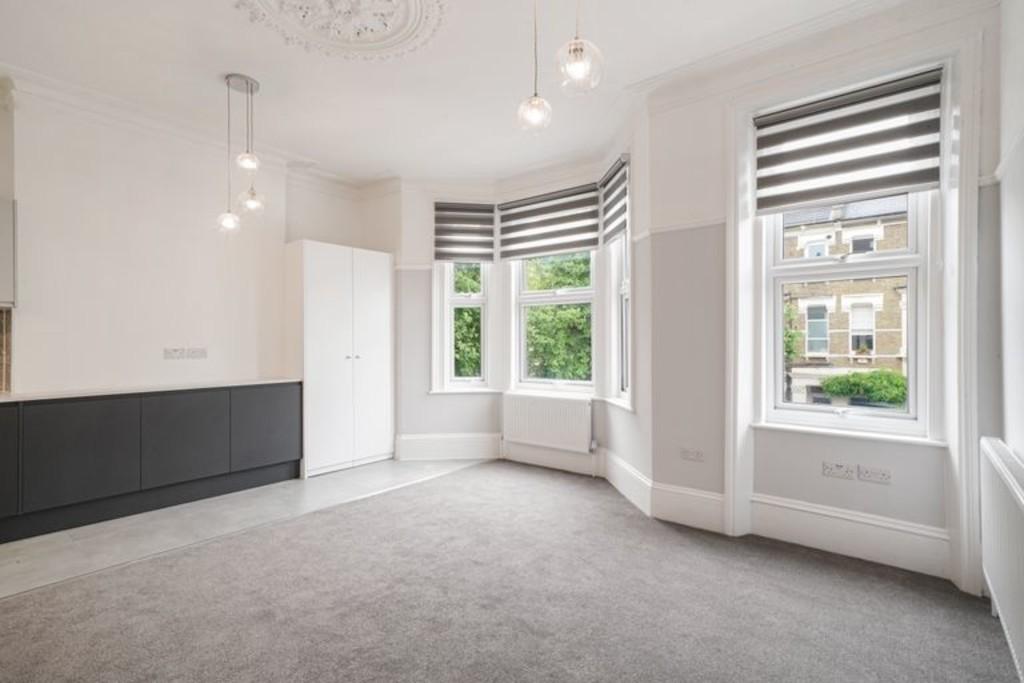 Croxley Road, London W9 2 bed apartment - £2,195 pcm (£507 pw)