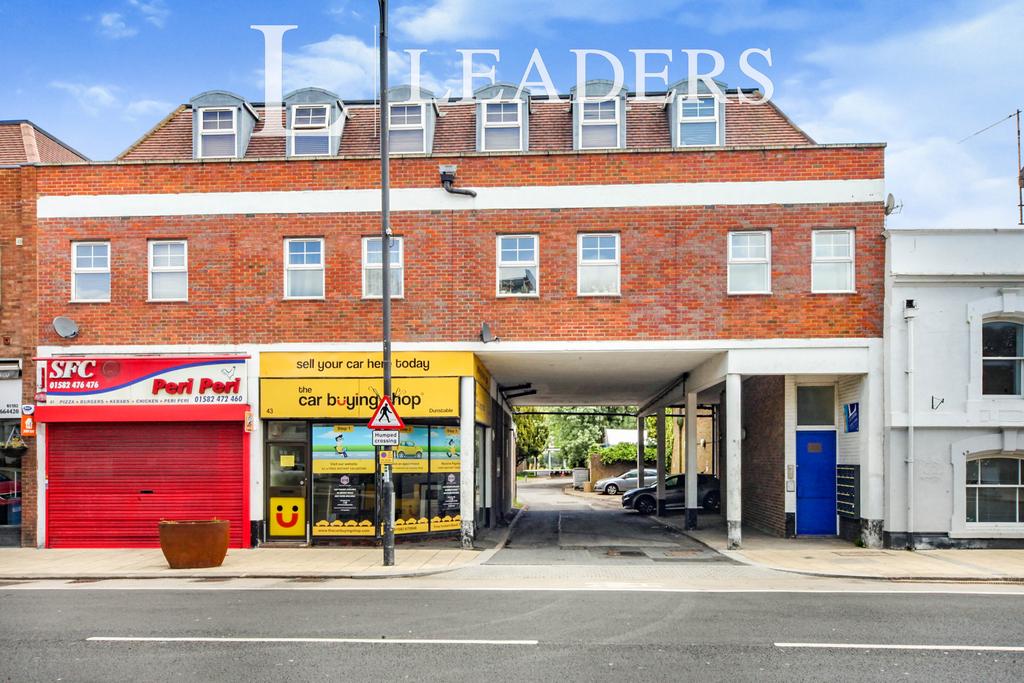 Optima House, High Street 1 bed flat - £900 pcm (£208 pw)