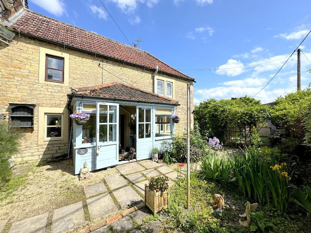 Shurnhold, Melksham, Wiltshire, SN12 8DG 2 bed character property for ...