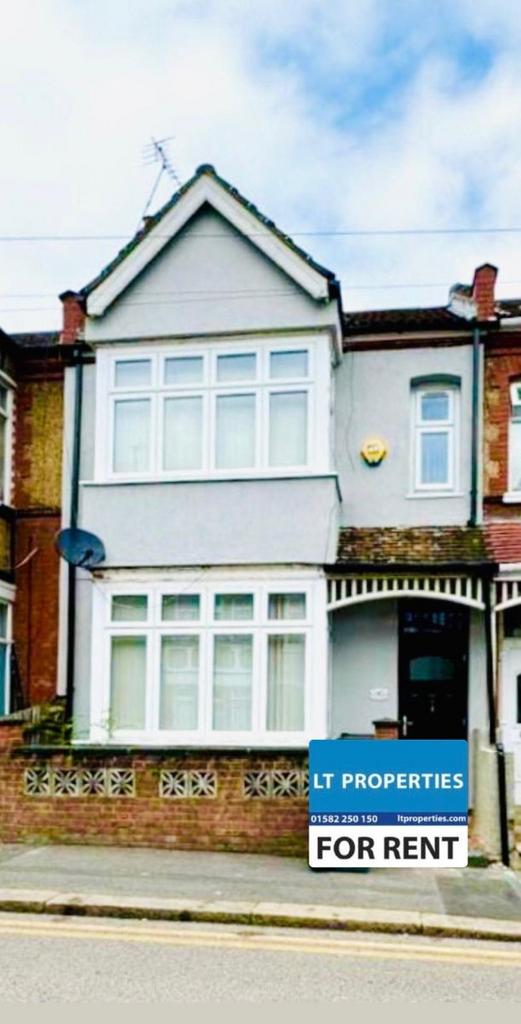 Luton LU1 3 bed terraced house - £1,400 pcm (£323 pw)